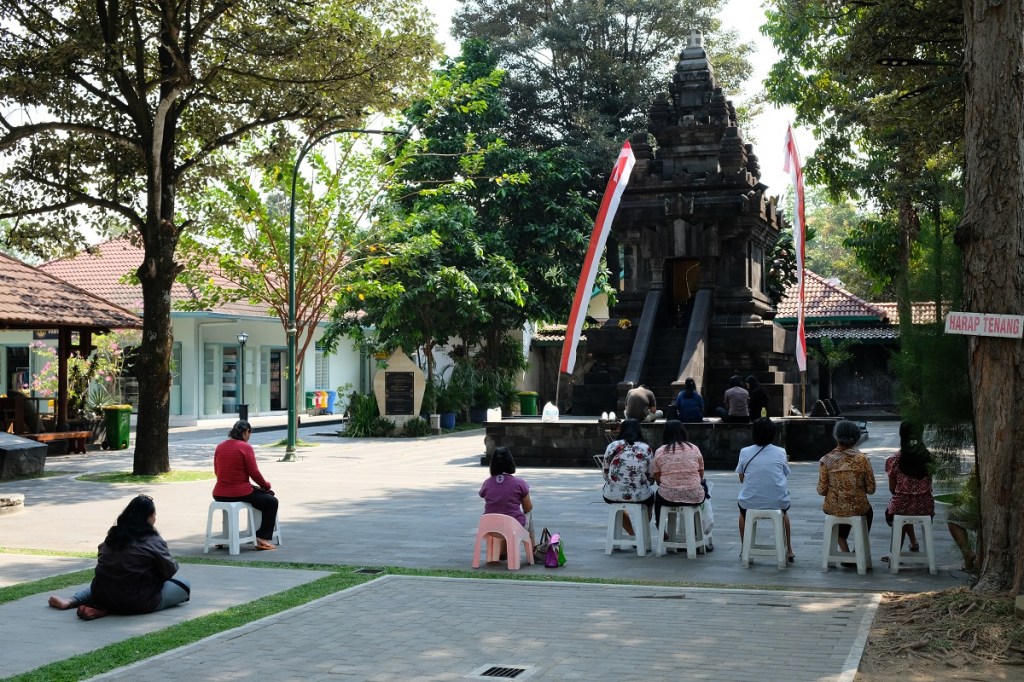 A Morning with Javanese Jesus | What an Amazing World!